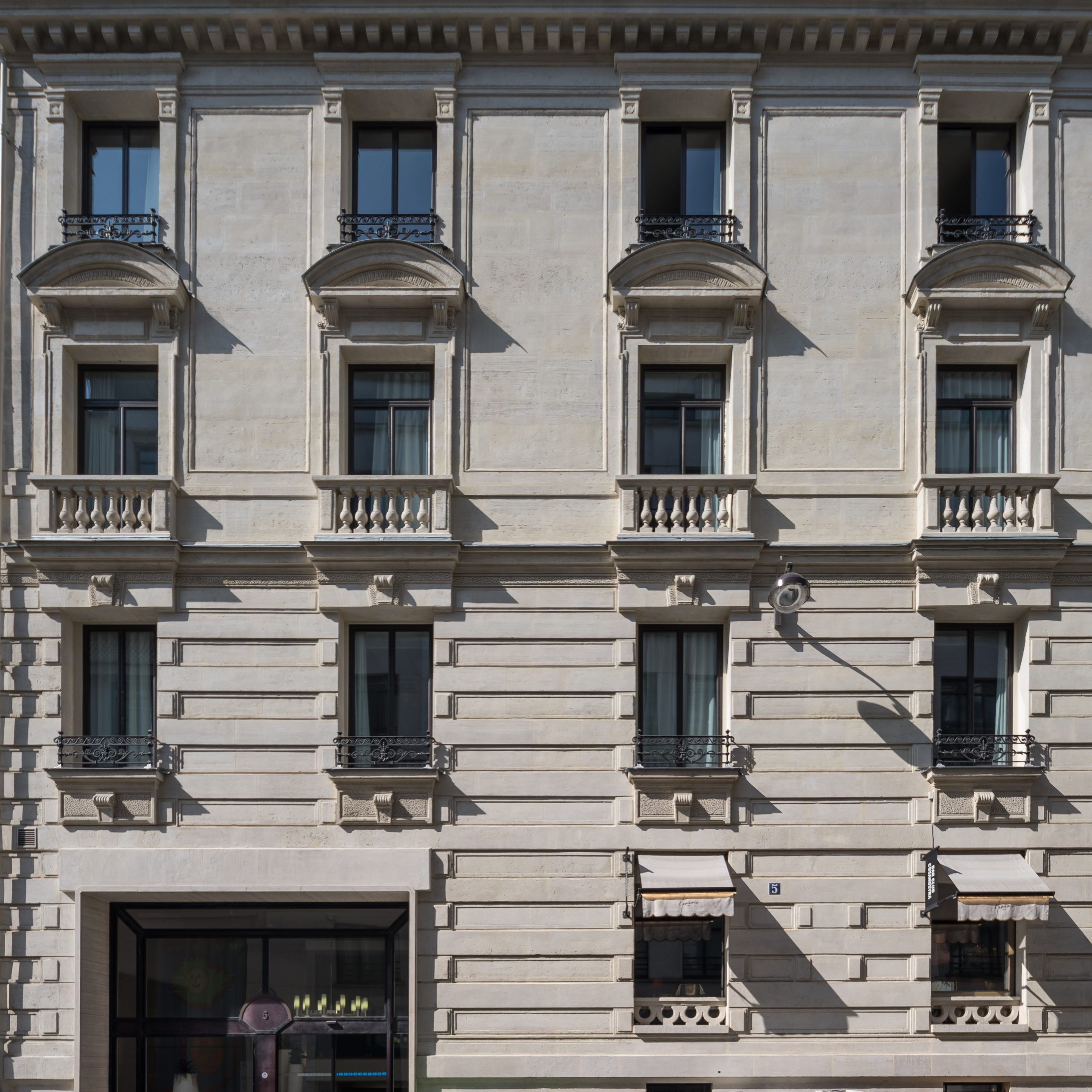 Ravalement de façades sur rue, Paris 8 - sispeo architectes